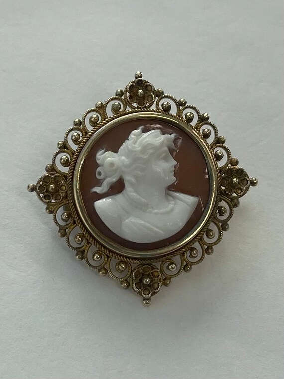 14K filigree edged shell cameo brooch - Gem
