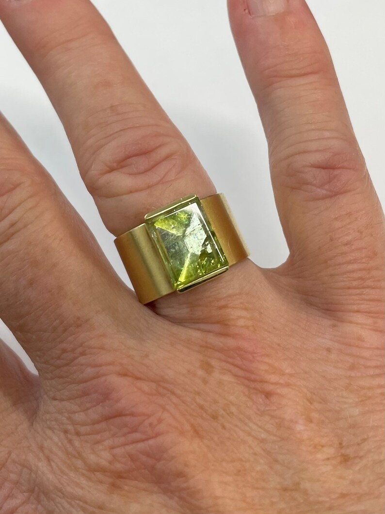 18K Wide Gold Ring With Center Rectangular Pale Green Tourmaline - Etsy