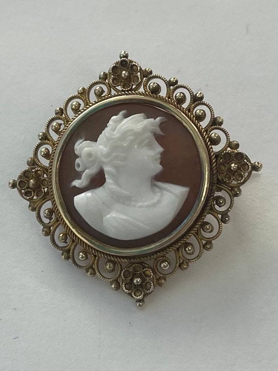 14K filigree edged shell cameo brooch - Gem