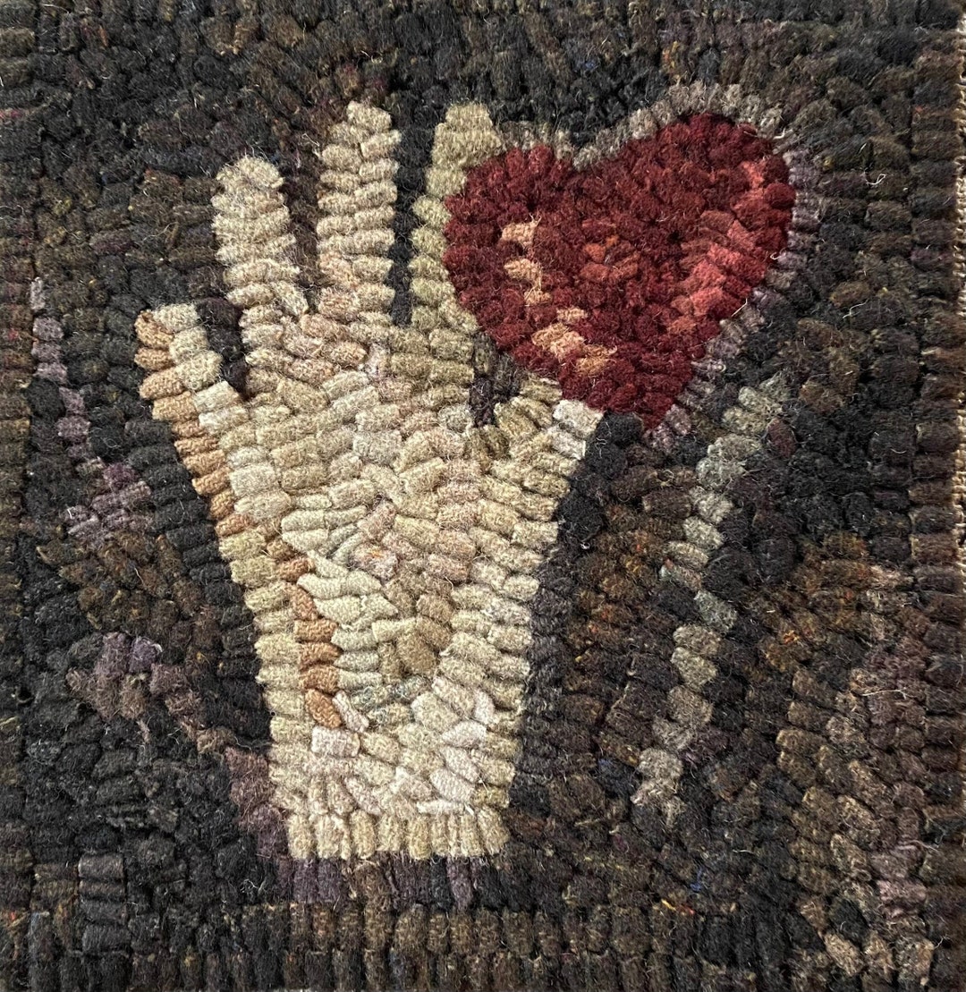 Heart and Hand PDF Rug Hooking Pattern, Beginner Rug Hooking Pattern ...