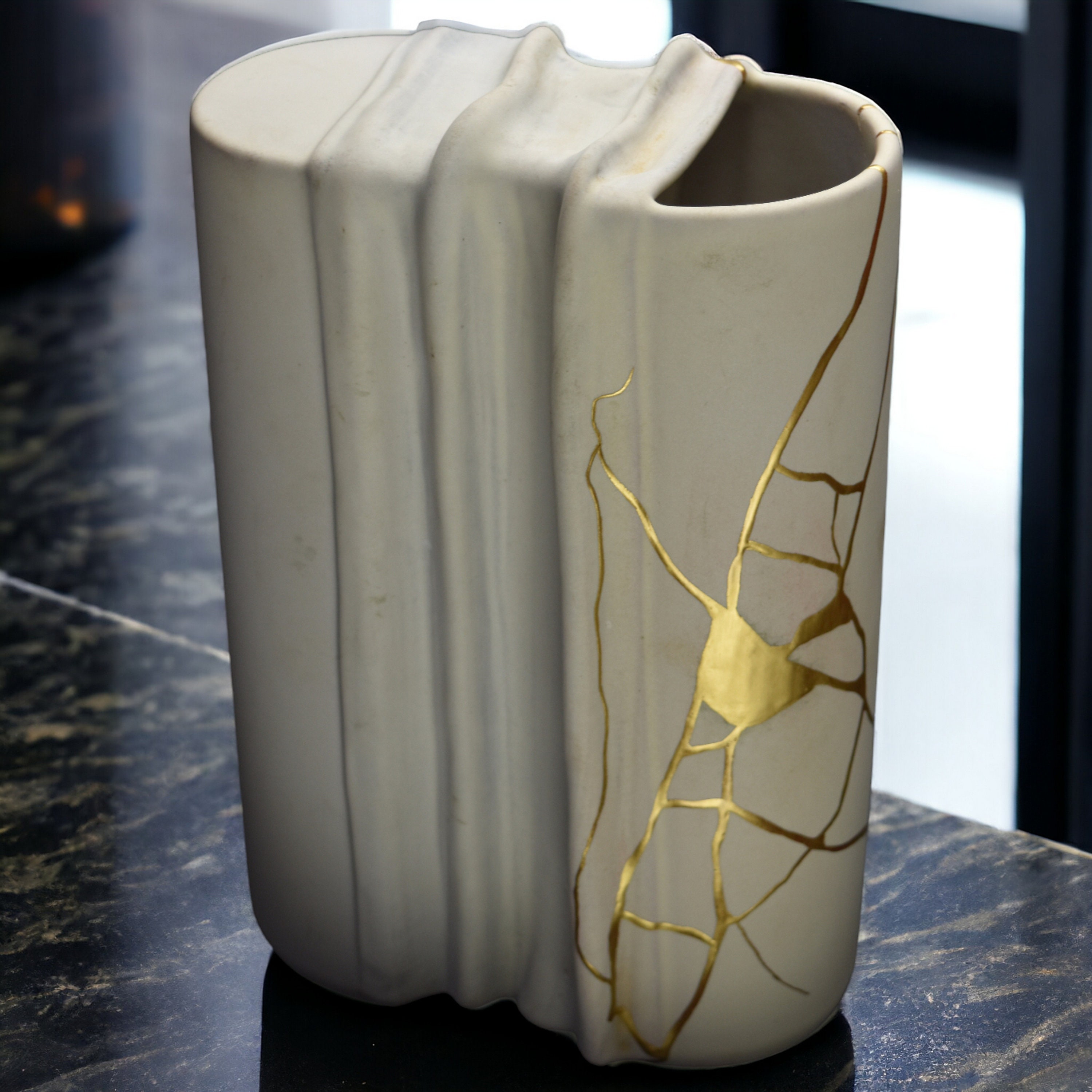 REAL GOLD KINTSUGI Vase White Design - Etsy