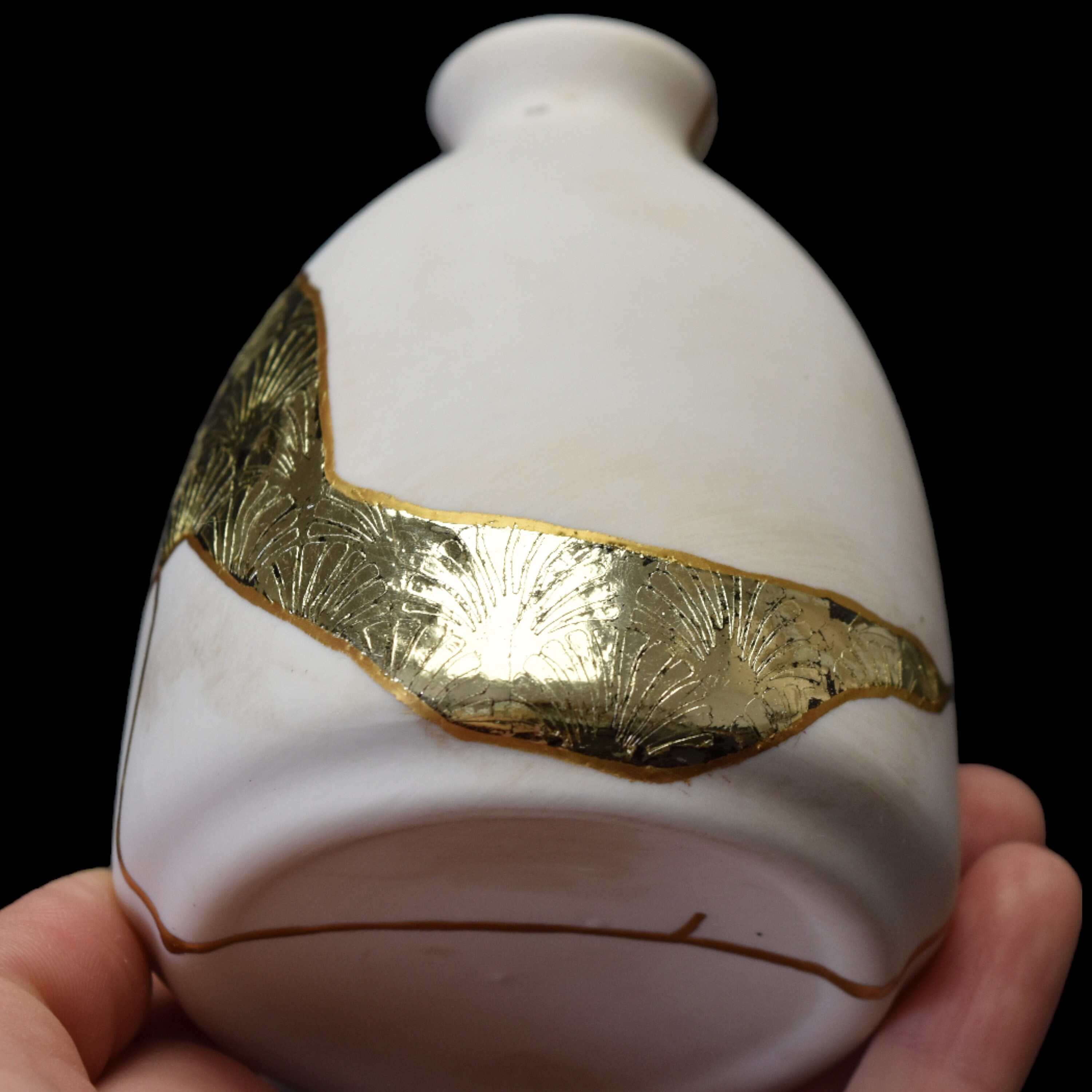 REAL GOLD KINTSUGI White Vase With Gold Palmettes - Etsy
