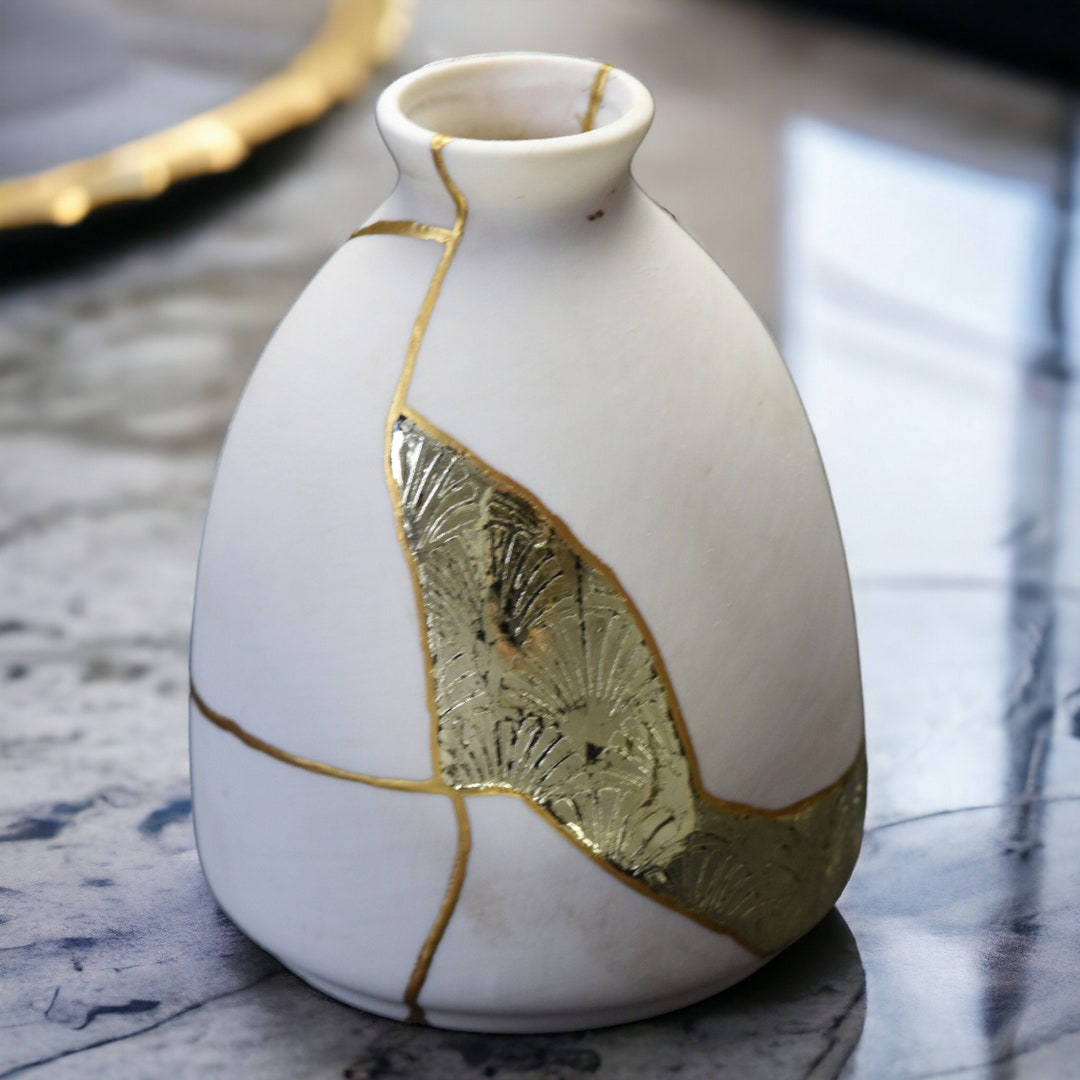 REAL GOLD KINTSUGI White Vase With Gold Palmettes - Etsy