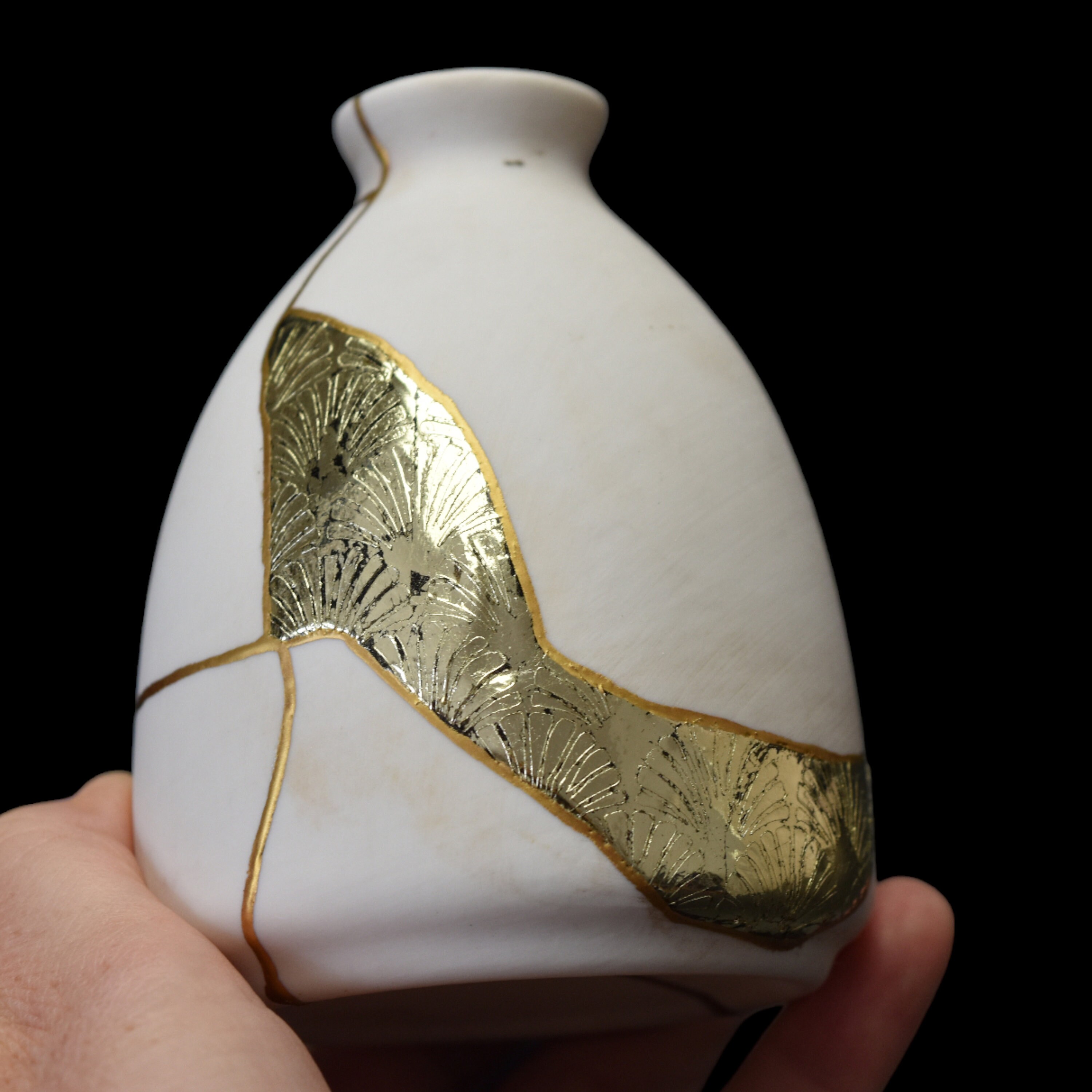REAL GOLD KINTSUGI White Vase With Gold Palmettes - Etsy