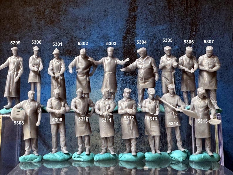 Double G 1:64 Miniature Human Figures - Unpainted - Great for Dioramas ...