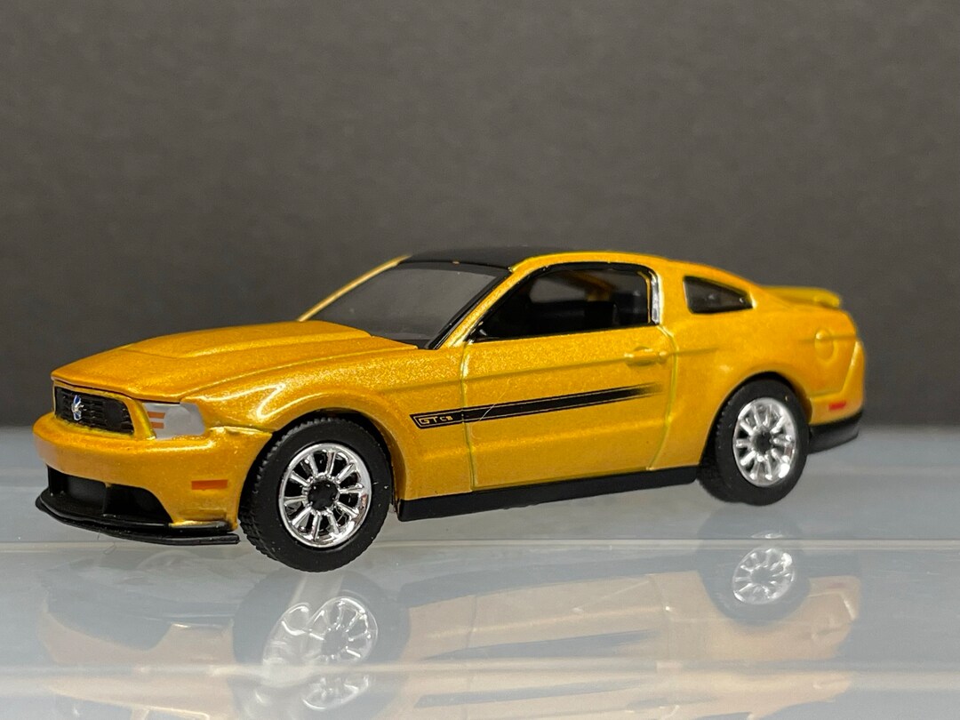 1-64 Scale / S-scale 2012 Ford Mustang GT Great for Dioramas & Diecast ...
