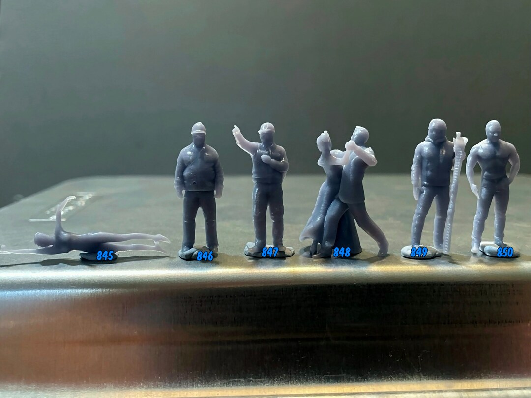 1:64 Miniature Human Figures Resin / Unpainted Great for Dioramas / Hot ...