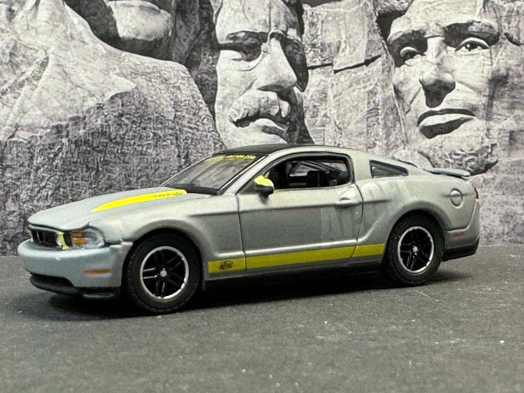 1-64 Scale / S-scale 2011 Ford Mustang - Great for Dioramas & Diecast ...