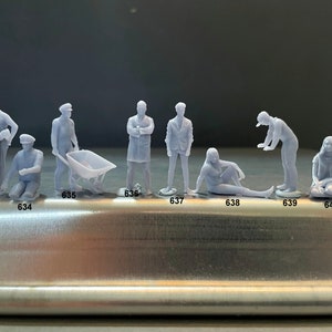 1:64 Miniature Human Figures Resin / Unpainted Great for Dioramas / Hot ...