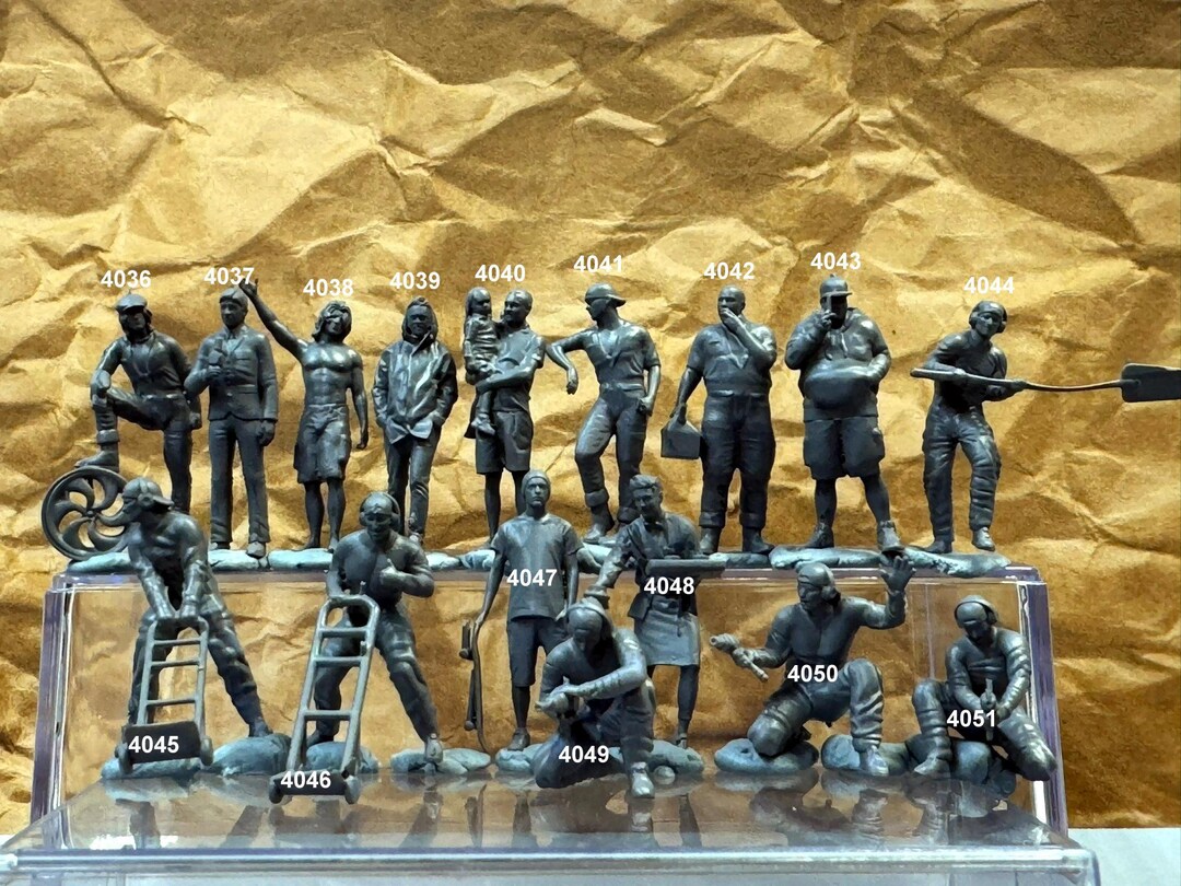1:64 Miniature Human Figures - Resin / Unpainted - Great for Dioramas ...