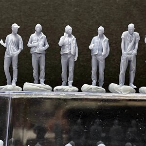 1:64 Miniature Human Figures Resin / Unpainted Great for Dioramas / Hot ...