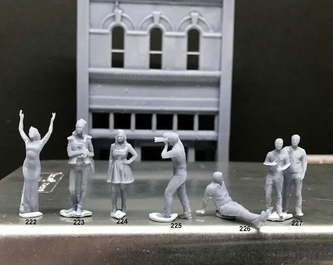 1:64 Miniature Human Figures - Resin / Unpainted - Great for Dioramas ...