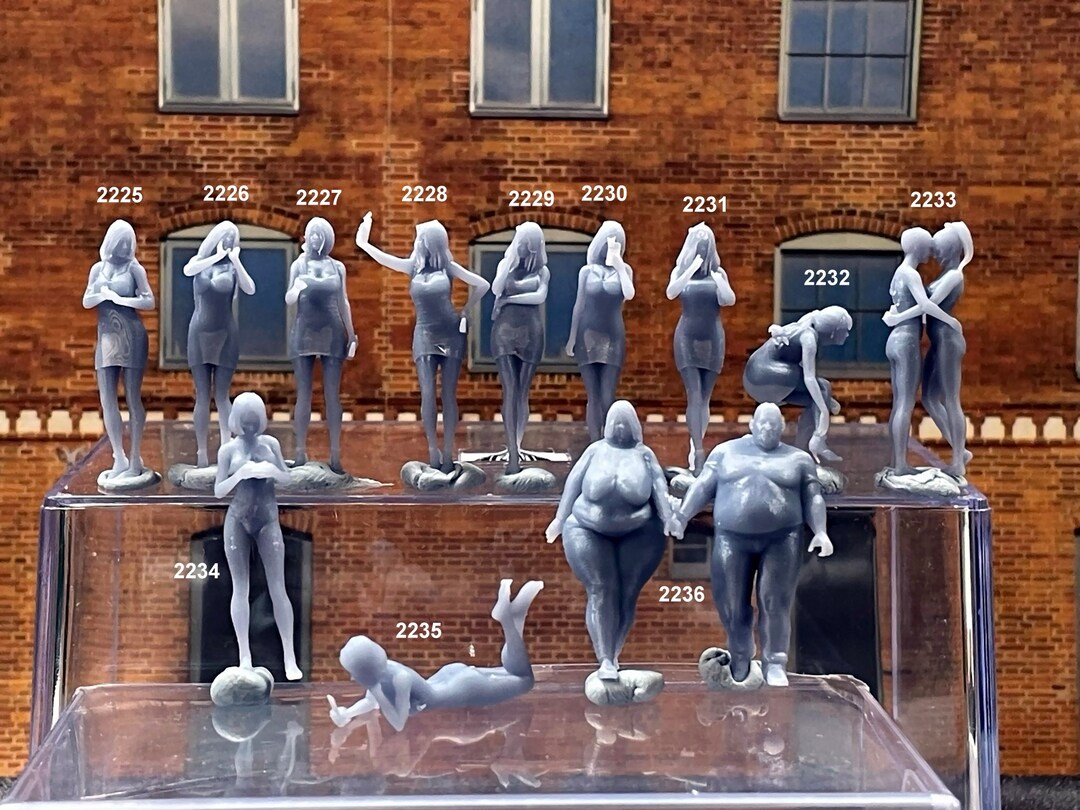 1:64 Miniature Human Figures Resin / Unpainted Great for Dioramas / Hot ...