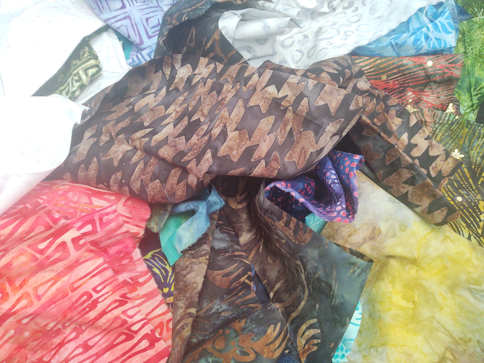 1 Pound Scrap Bag Lunn Fabrics Batiks & Hand Paints Mixed - Etsy