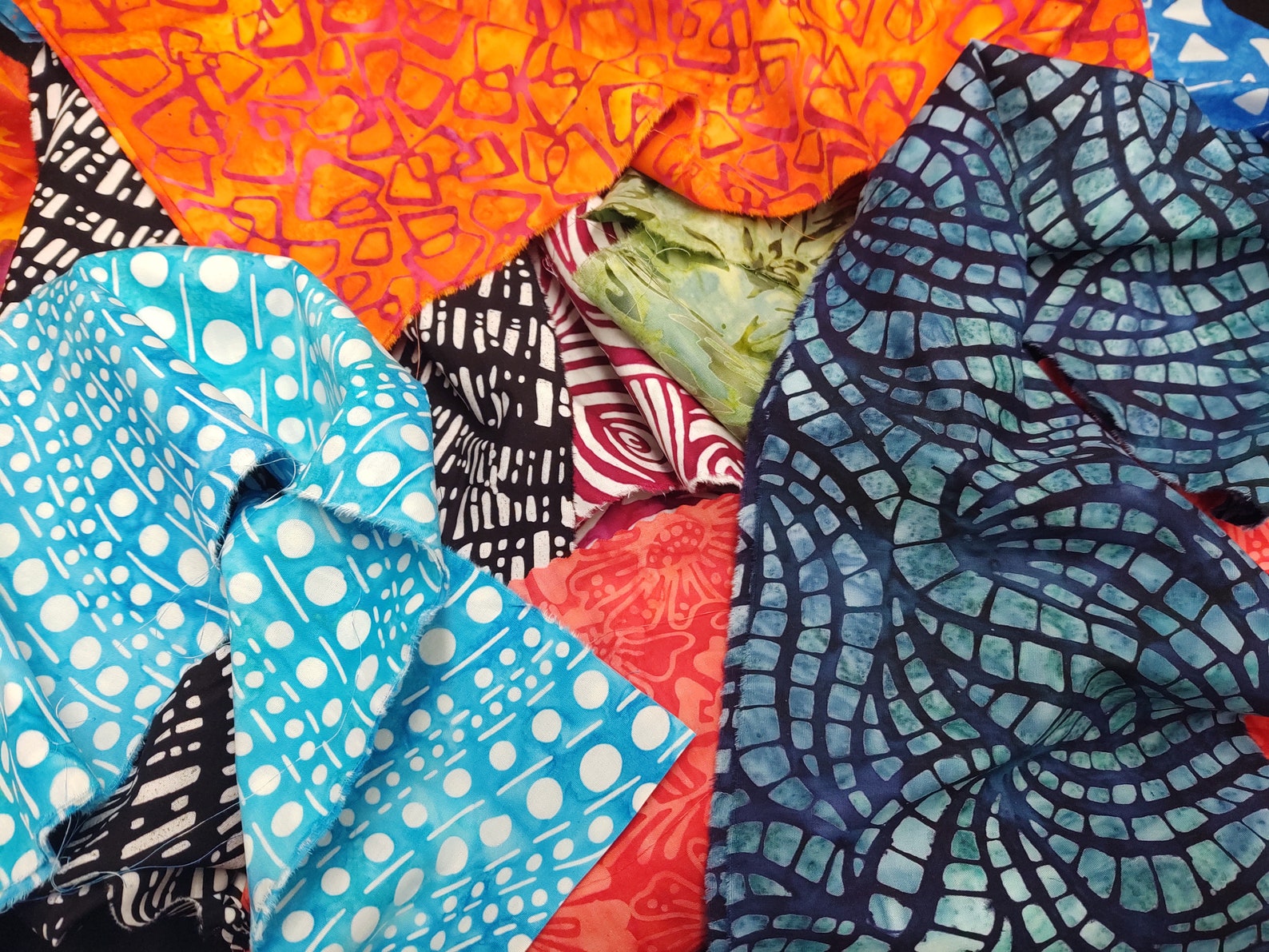 1 Pound Scrap Bag Lunn Fabrics Batiks & Hand Paints Mixed - Etsy