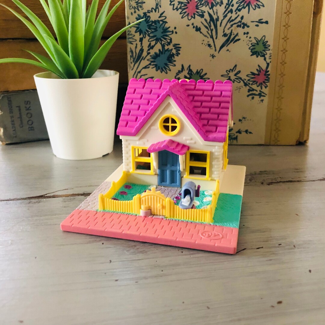 Vintage 1990's Polly Pocket Cozy Cottage Pollyville 1993 Bluebird Polly ...
