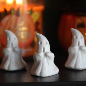 Mini Ghost Figurines Pack of 3 - Etsy UK