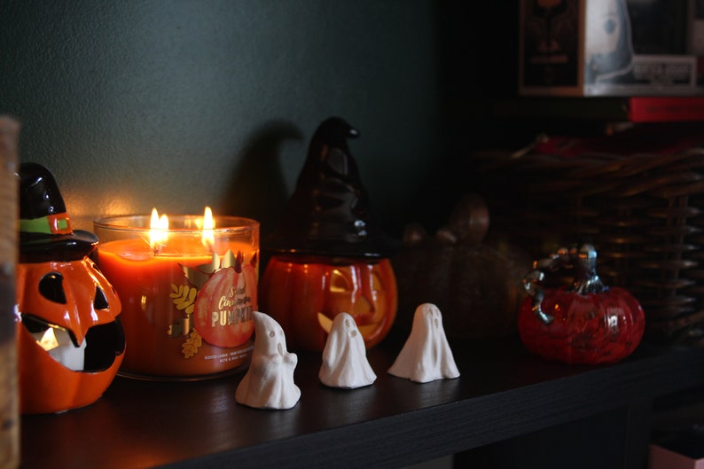 Mini Ghost Figurines pack of 3 | Etsy