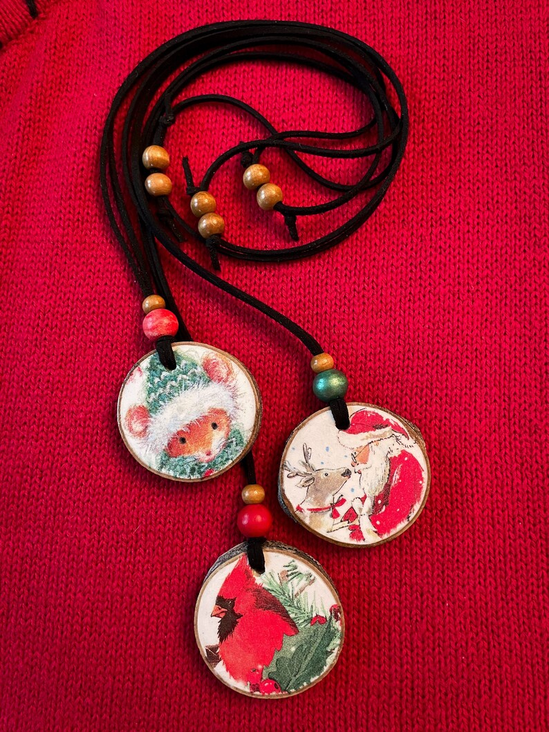 Christmas Wood Slice Necklace - Etsy
