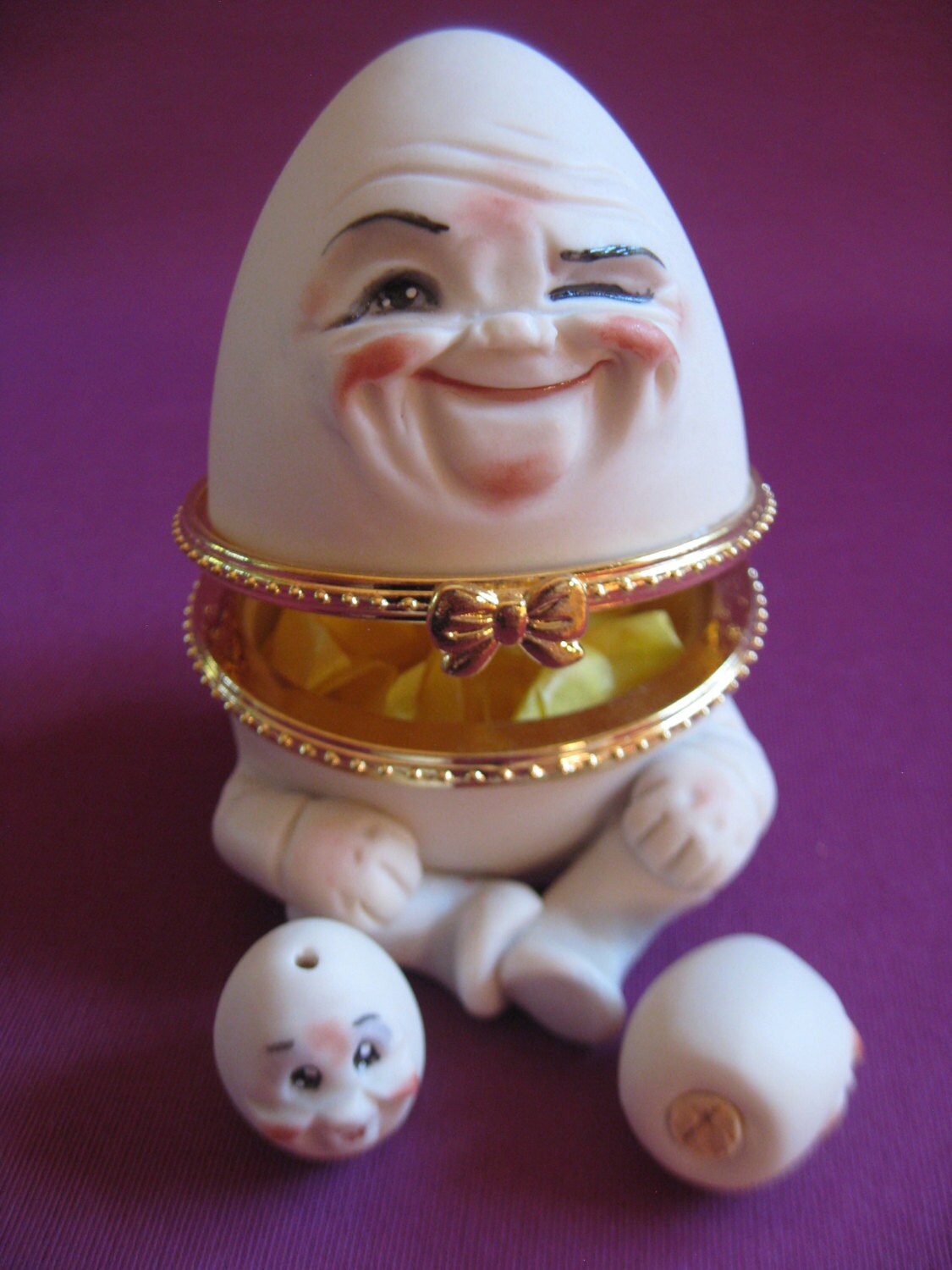 Egg Wink Bibelot Box Salt and Pepper Shakers Allyson Nagel - Etsy