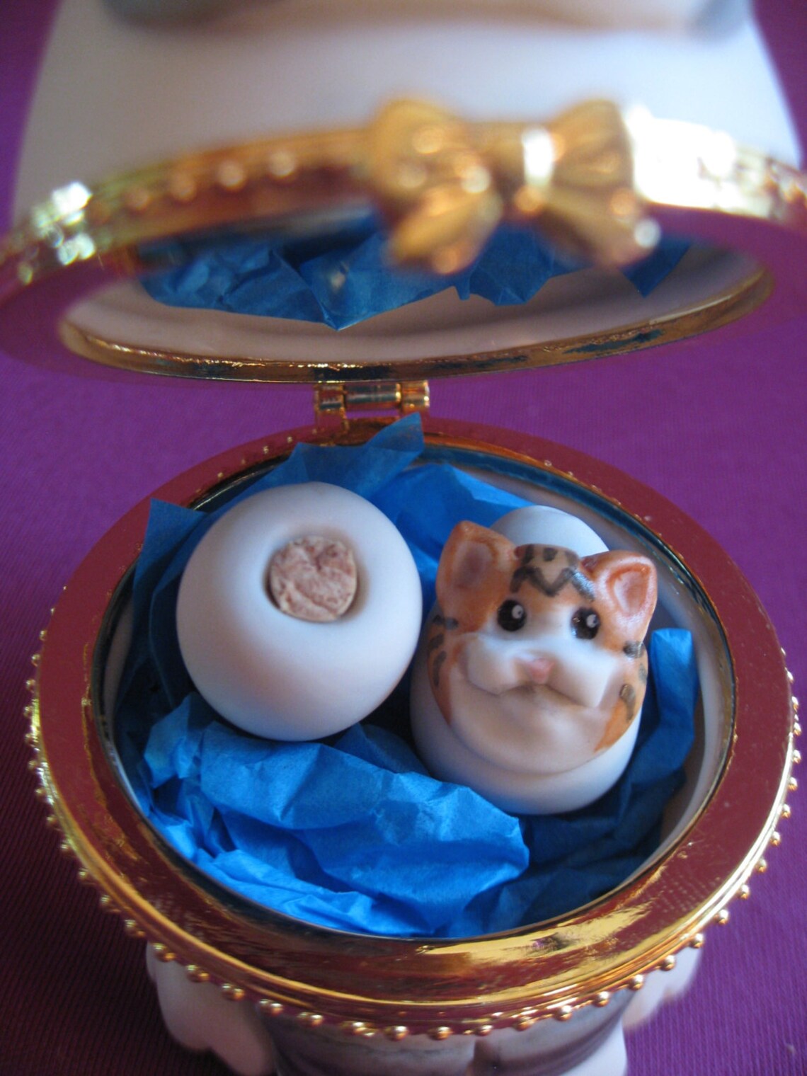 Kitty Egg Surprise Bibelot Box Salt and Pepper Shakers - Etsy