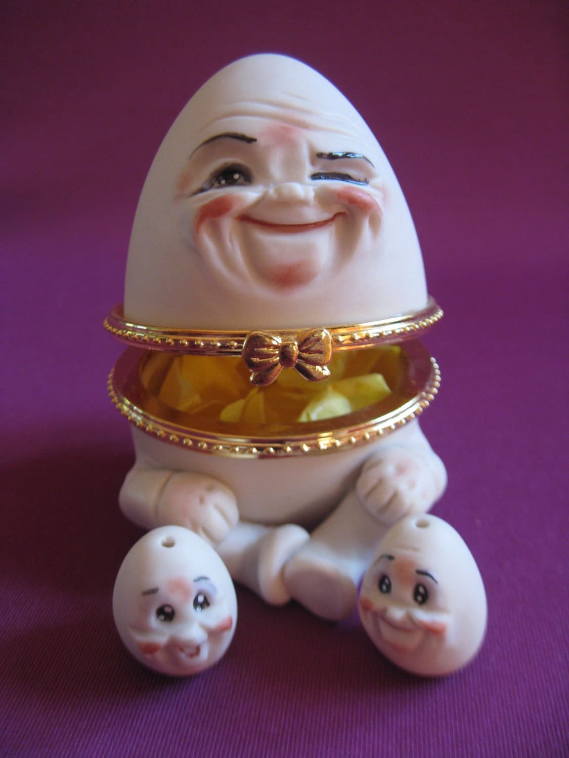 Egg Wink Bibelot Box Salt and Pepper Shakers Allyson Nagel - Etsy
