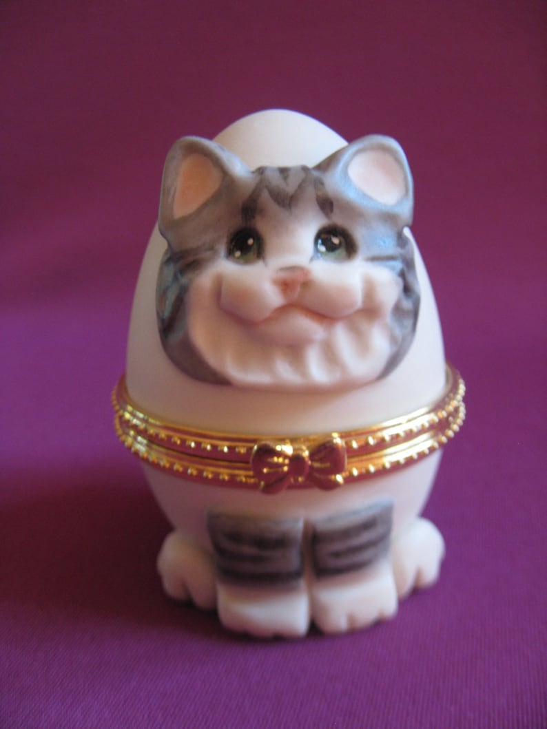 Kitty Egg Surprise Bibelot Box Salt and Pepper Shakers - Etsy