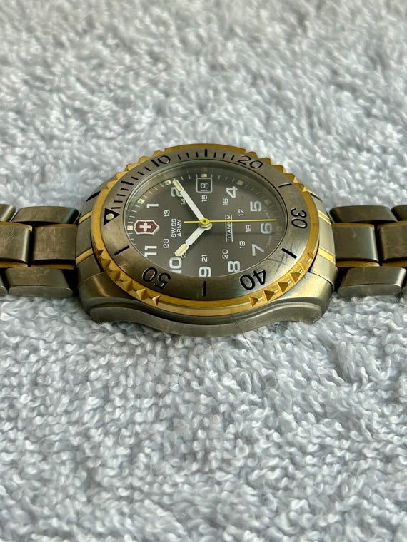 Vintage Swiss Army Titanium Quick Set Date Swiss Made… - Gem