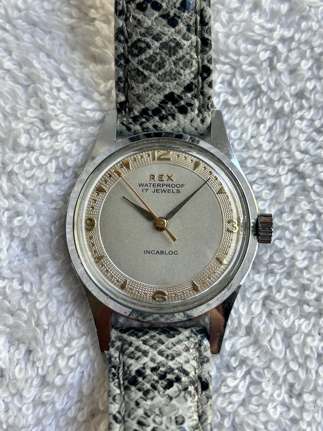 Vintage 1950's Militar Rex, 17 Jewels, Mechanical Winding, Textured ...