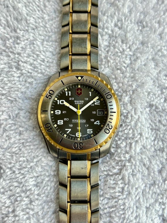 Vintage Swiss Army Titanium Quick Set Date Swiss Made… - Gem