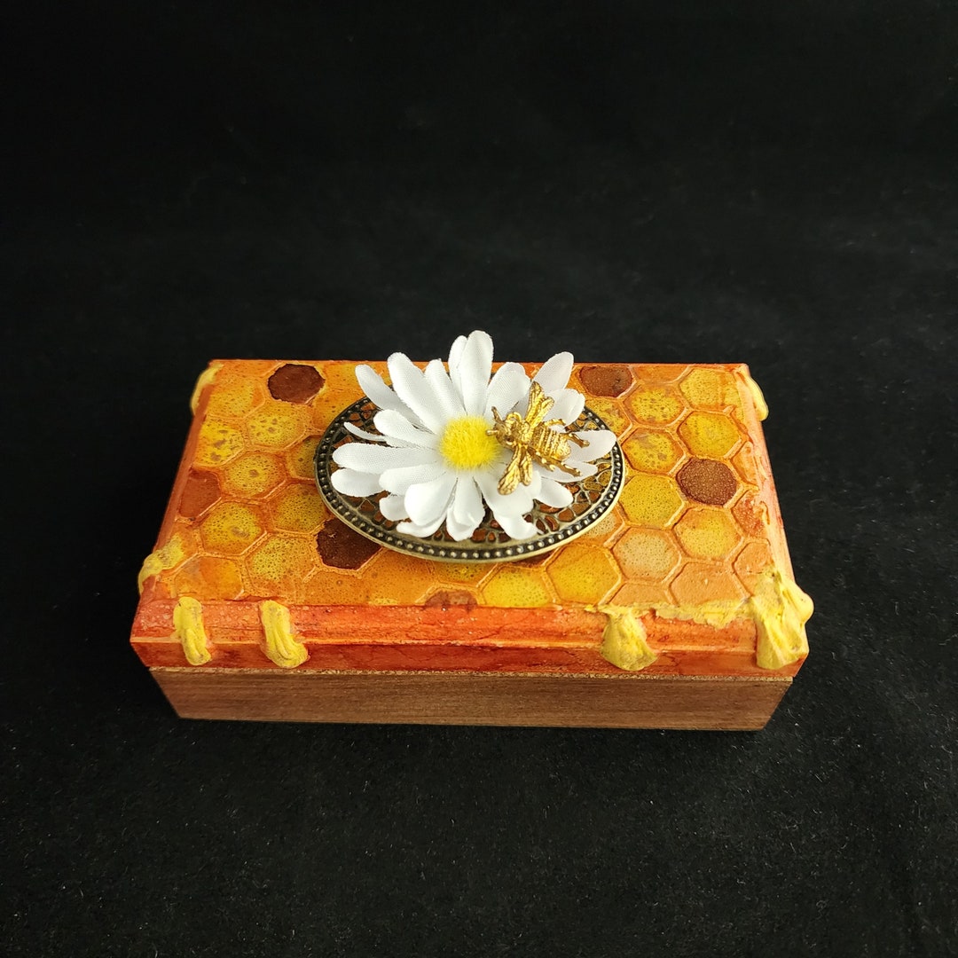 Dimensional Dripping Honey Bee Lover White Daisy Orange Yellow Gold ...