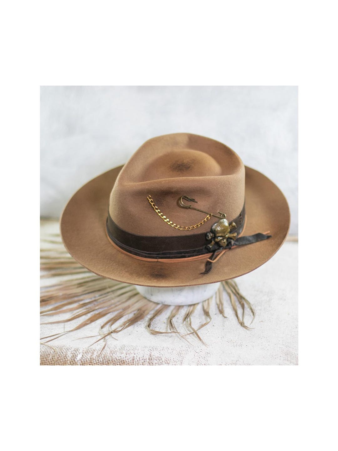 VAGABOND - Felt Fedora - Vitage Look Distressed Hat for Men and Women ...