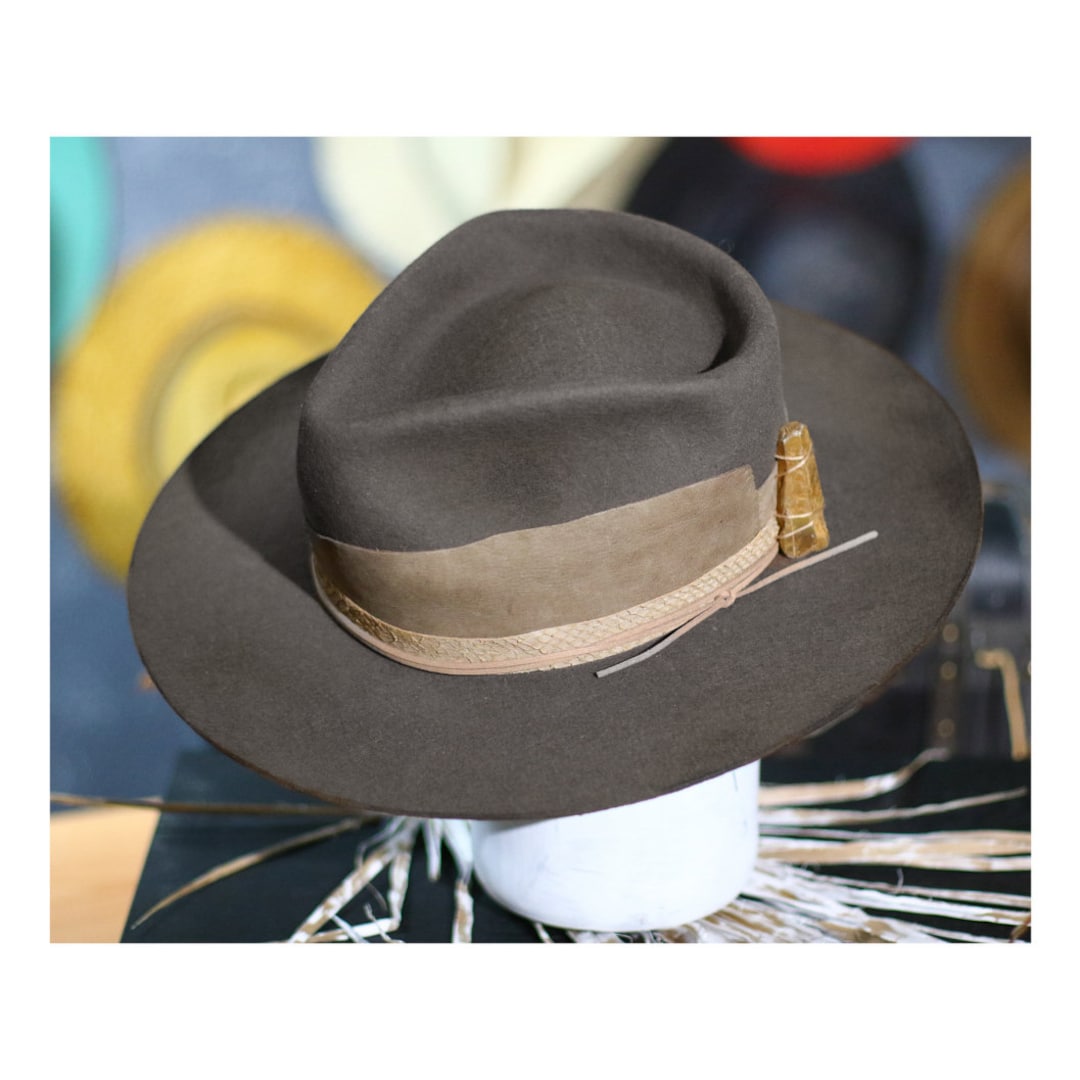 PREMIERE NEIGE - Dark Brown - Felt Fedora - Vintage Look Distressed Hat ...