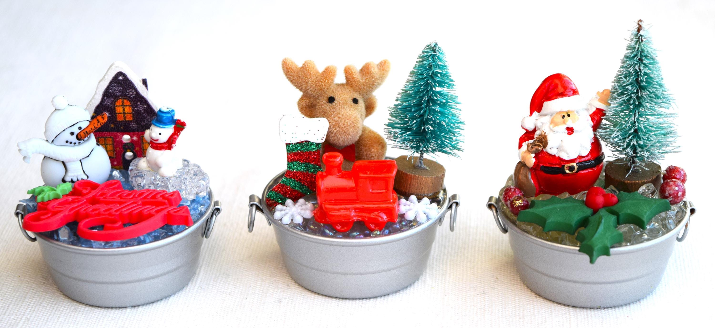 Miniature Holiday Christmas Figurine Scenes and Floral Arrangements in ...