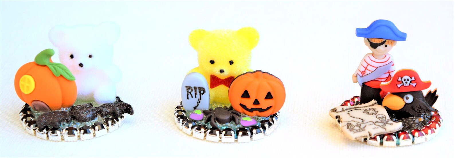 Halloween Deluxe Miniature Figurine Scenes - Spooky, Pirates, Bears ...