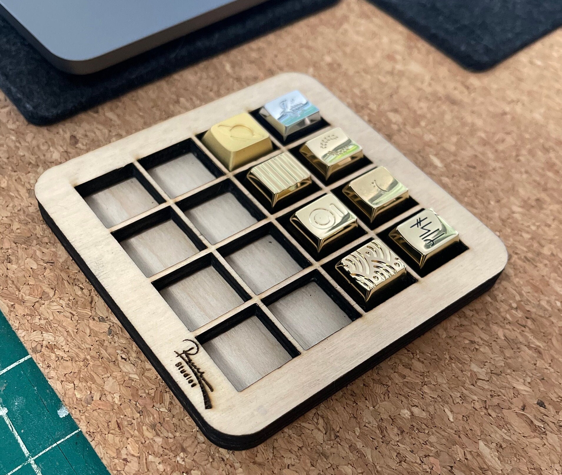 Wood Artisan Keycap Display Tray 16 18x18mm Squares for Mechanical ...