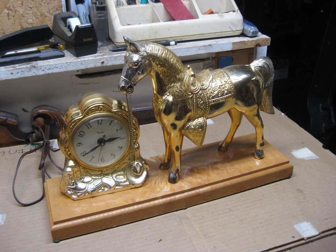 Vintage MCM United Clock Co. - Mantle Clock W/ Gold Tone Horse and ...