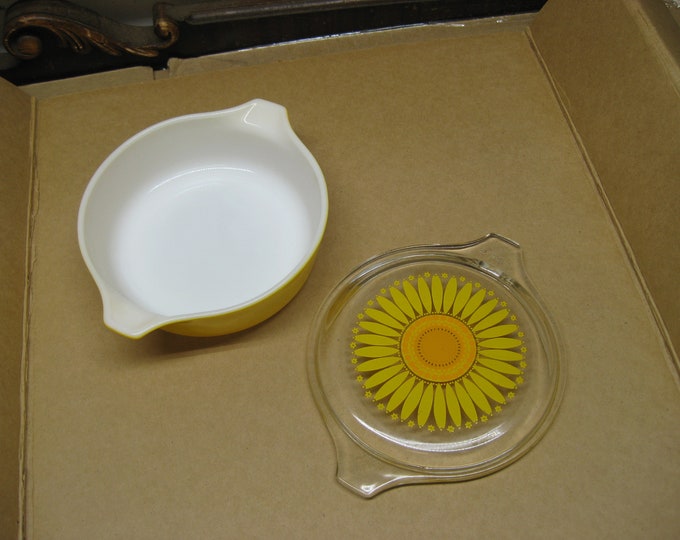 Vintage 1969-1970 Pyrex Daisy (sunflower) Small Casserole Bowl #471 W ...