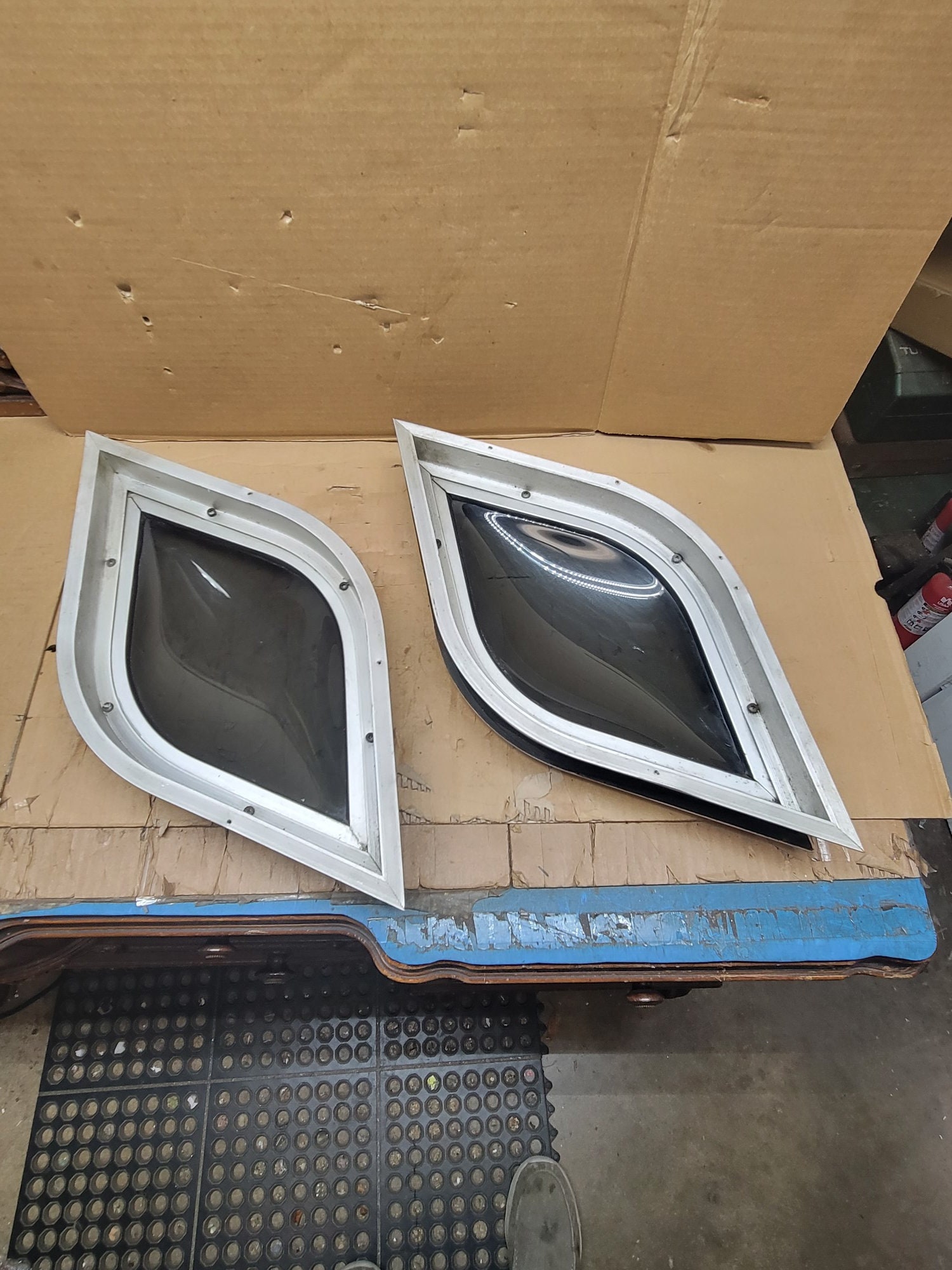 Vintage OEM 1970's Van Bubble Windows Port Hole Windows Eyelid Design ...