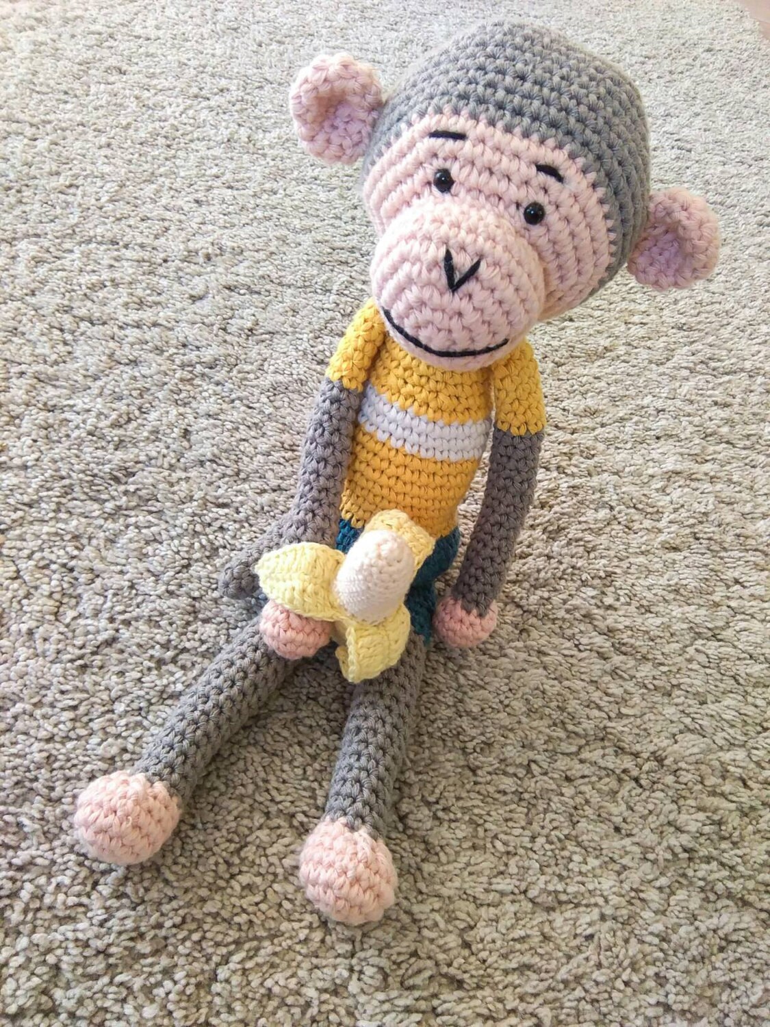 Mono de ganchillo, mono de juguete, mono amigurumi, mono con plátano ...