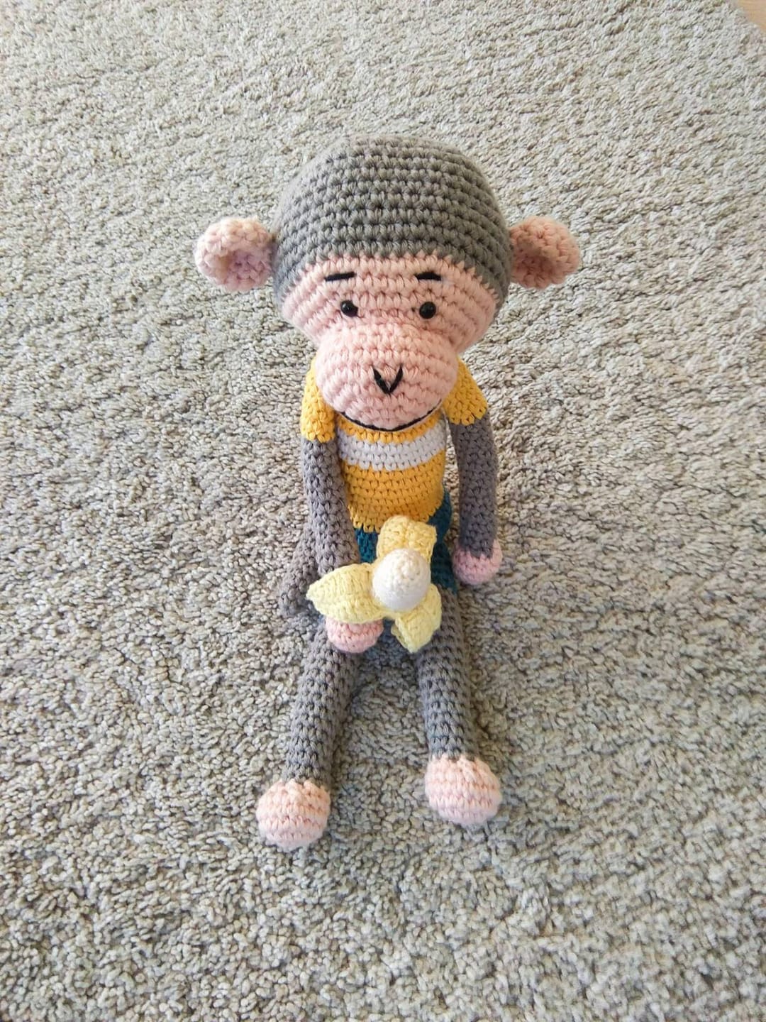 Mono de ganchillo, mono de juguete, mono amigurumi, mono con plátano ...