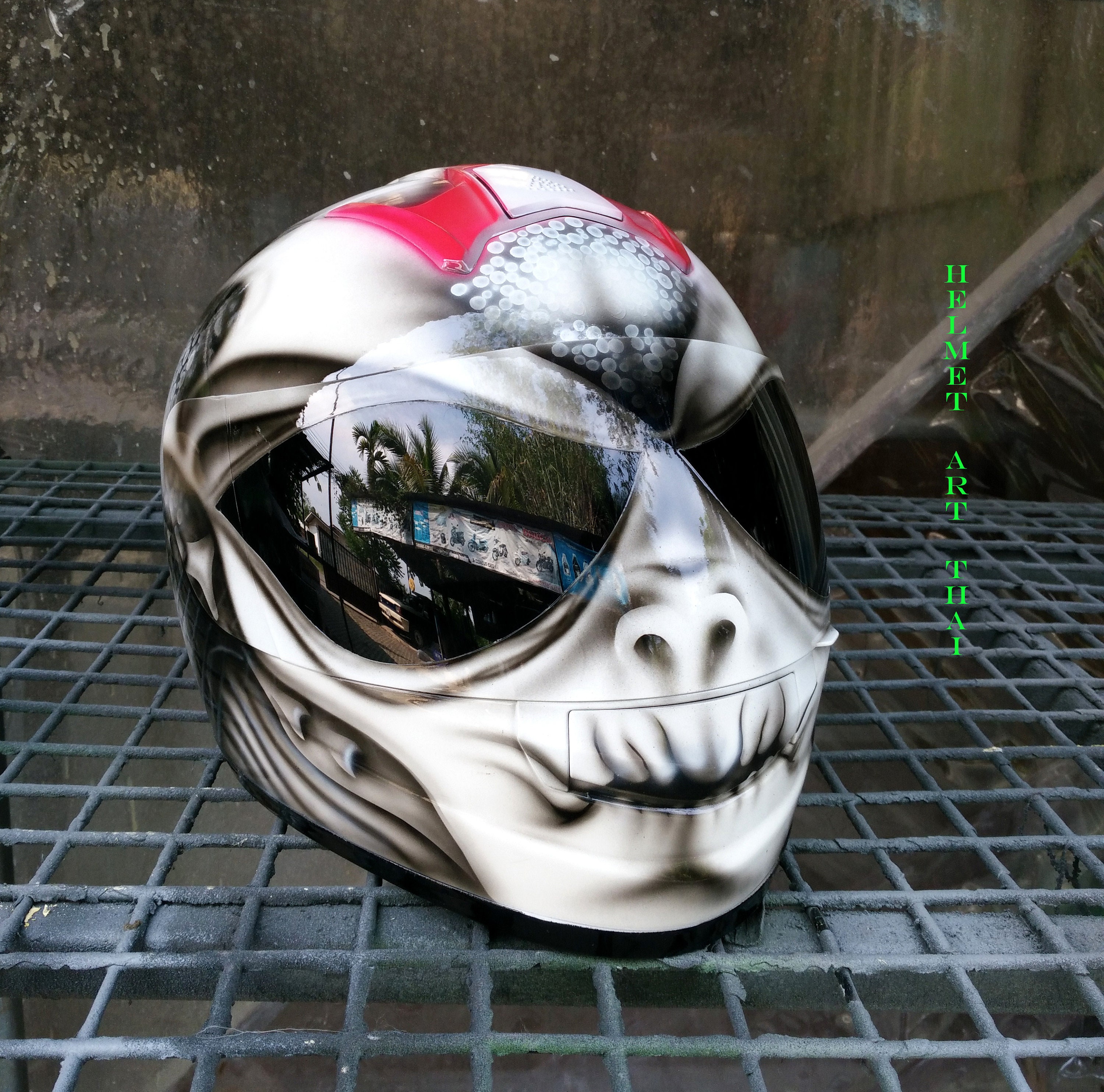 Alien Motorcycle Helmet