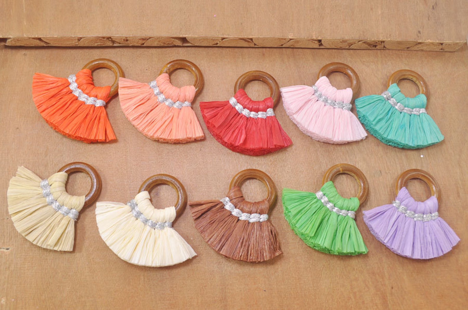 18 Colors2/4/6/8/10pcs Fan Raffia Tasseltassel on Wood - Etsy