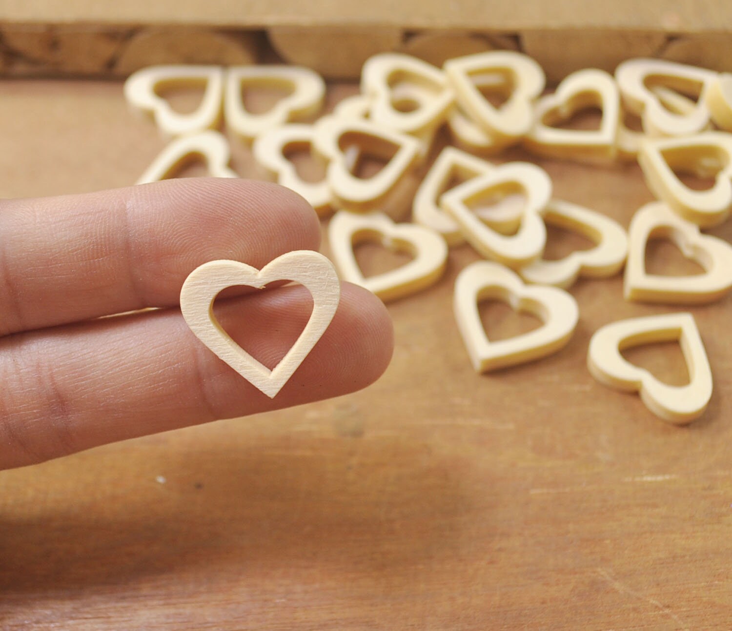 30 Small Wood Heart Pendantswooden Heart Beadswood for - Etsy