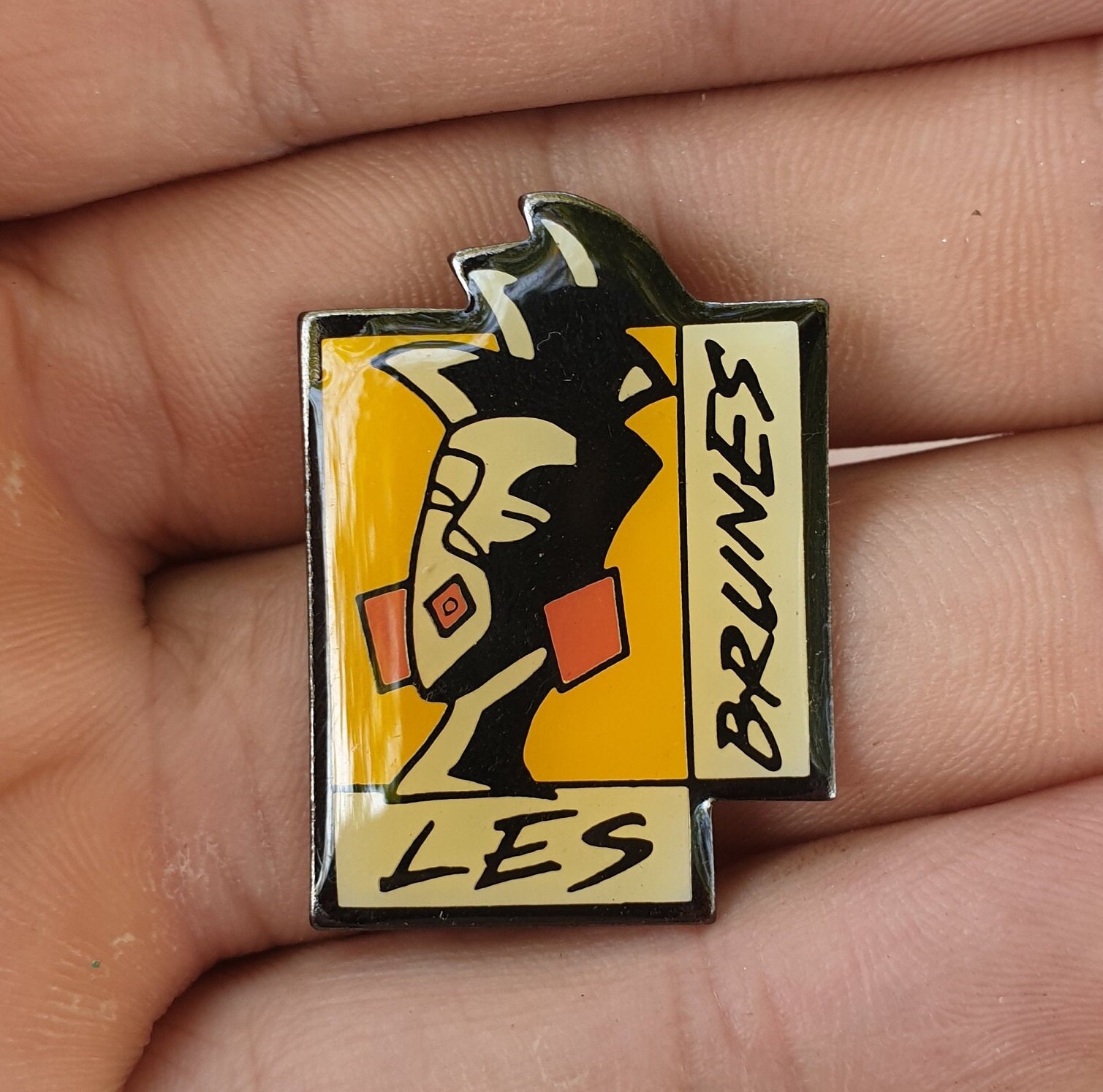 vintage collector beer pin alcohol pin alcohol badge pin les brunes pin ...