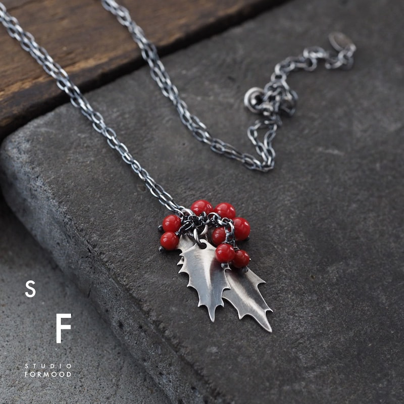 Holly Leaf Necklace - Etsy