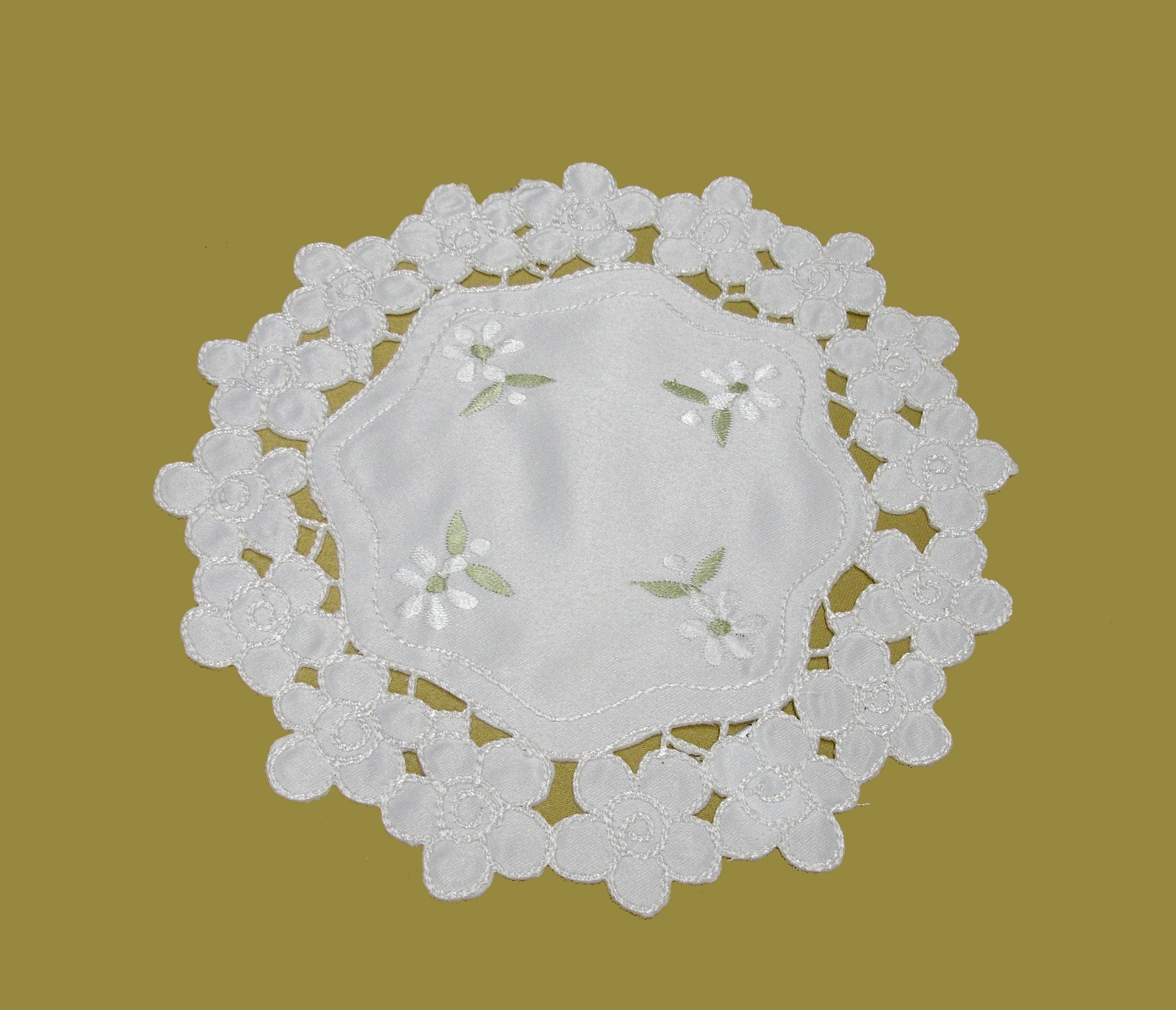 Pack of 4 20cm 8" Round Ivory Daisy Edge Embroidered Doilies Place Mats ...