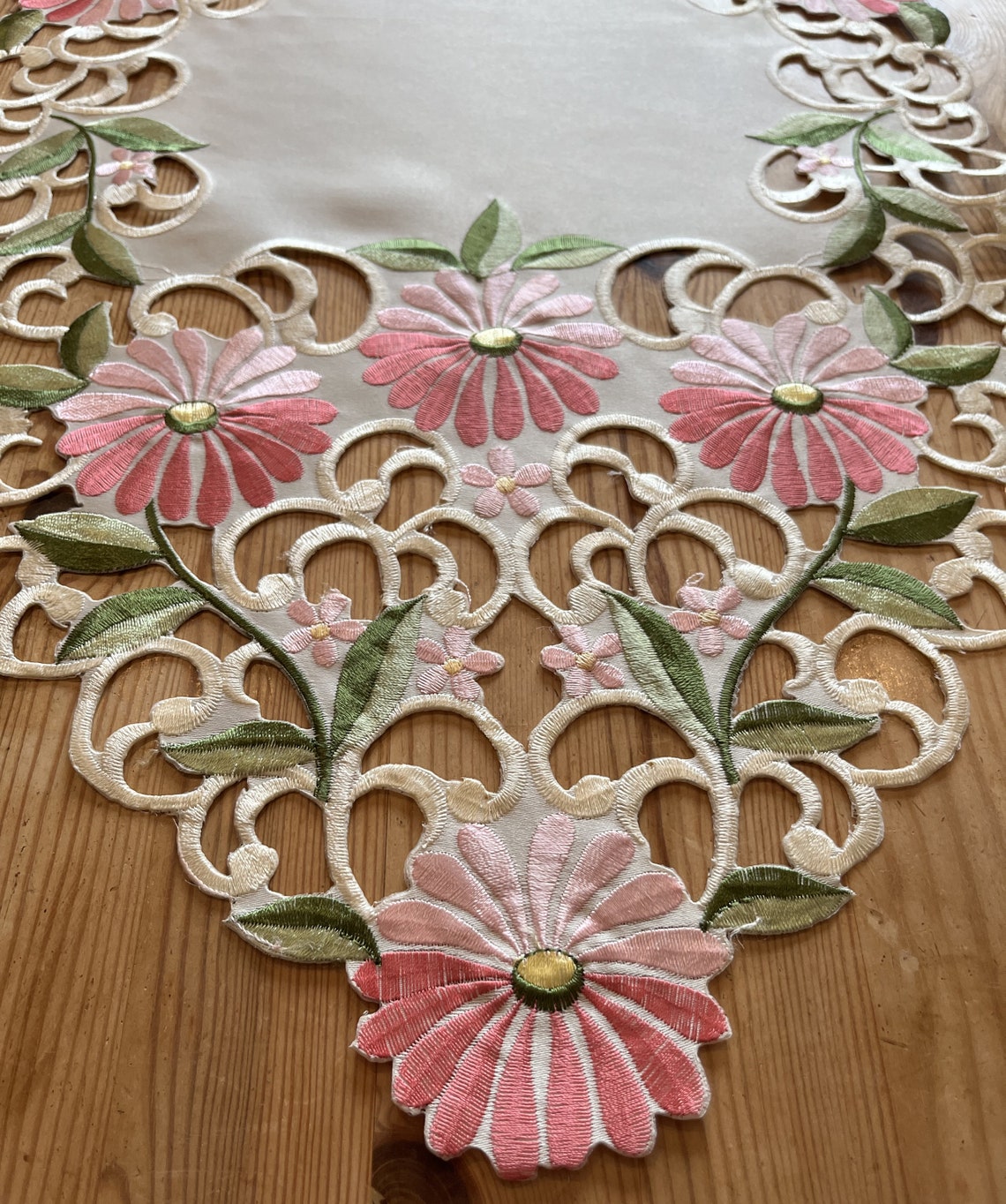 Pink Green Gold Daisy Floral Embroidery Sharp Pointed Table Runner ...