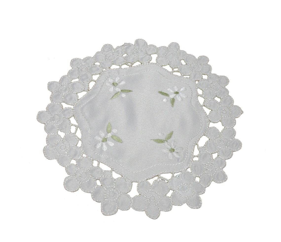 Pack of 4 20cm 8 Round Ivory Daisy Edge Embroidered | Etsy UK