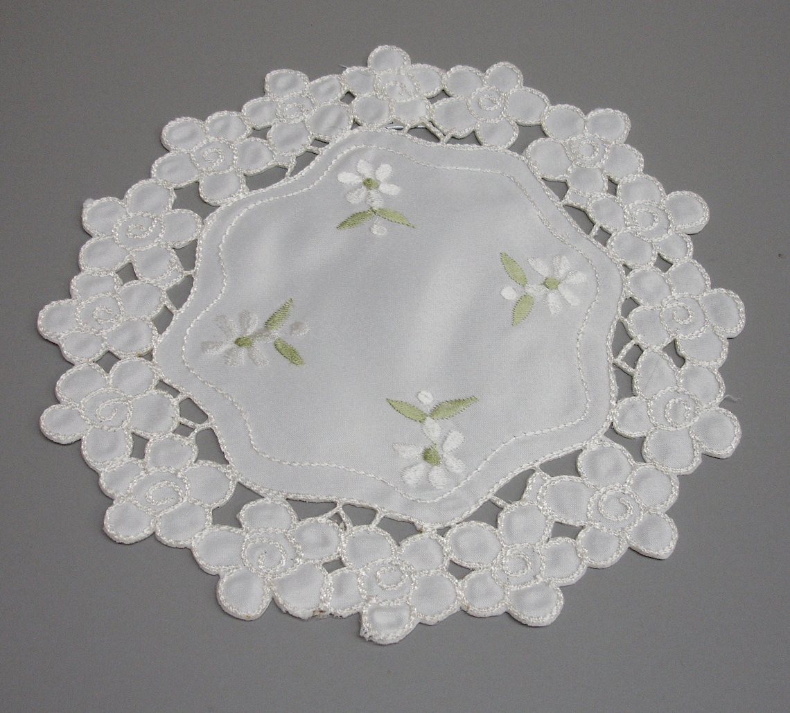 Pack of 4 20cm 8 Round Ivory Daisy Edge Embroidered | Etsy UK